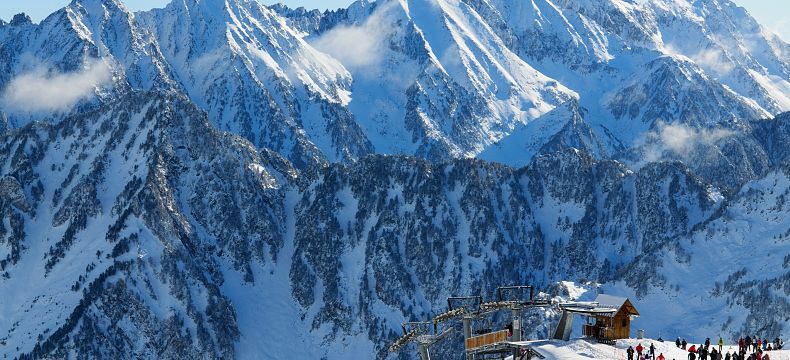 Pyreneje: úchvatné panorama se sto let starou lanovkou | Magazín ...