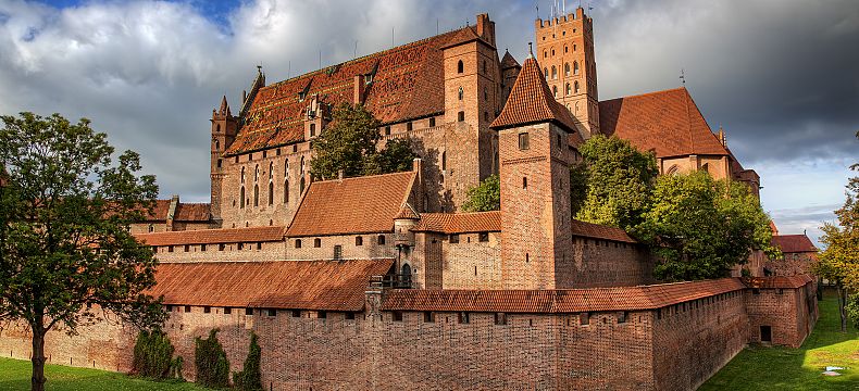 Malbork: Největší cihlová stavba na světě má silný příběh... s českou ...